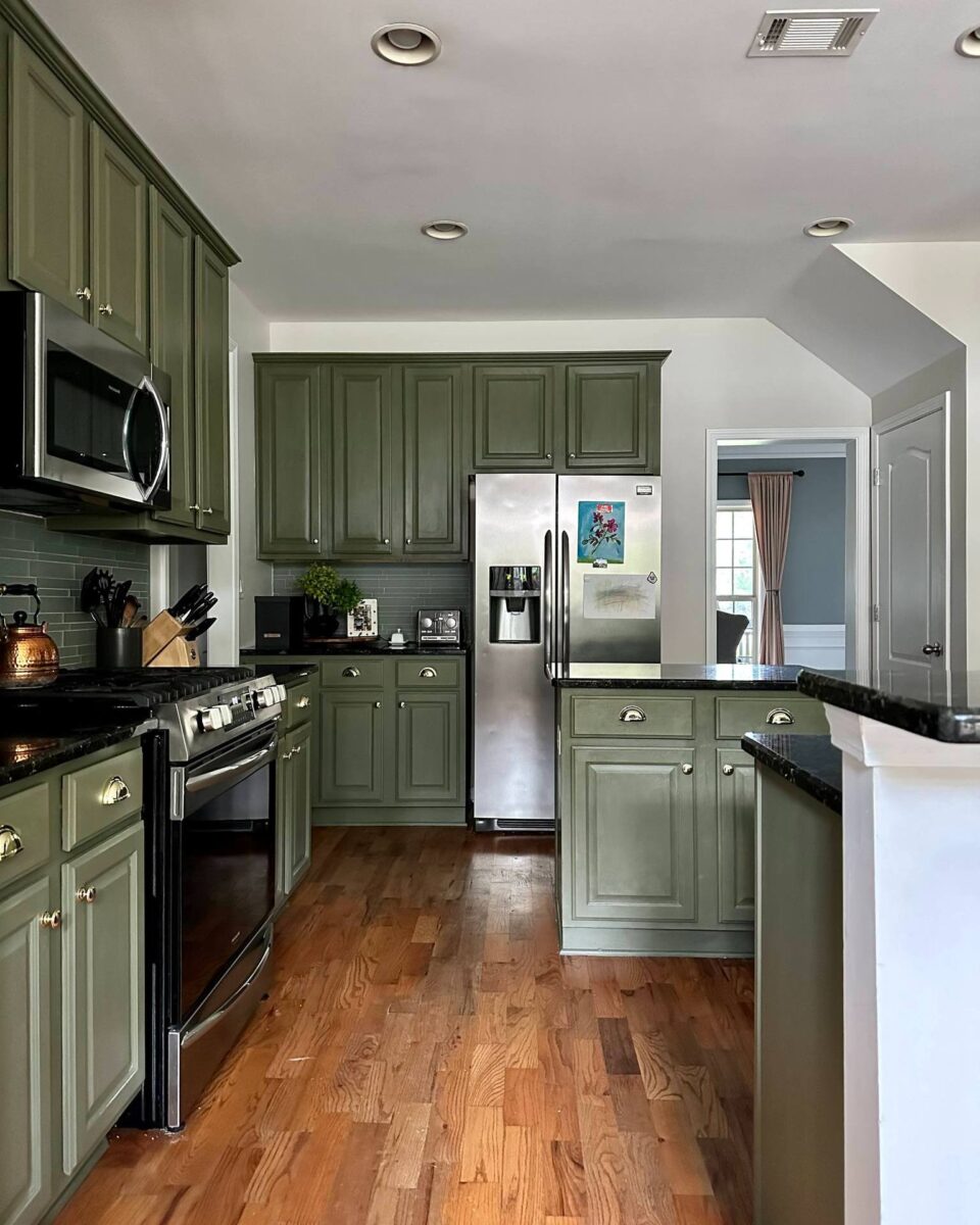 25+ Stylish Kitchen Cabinet Color Ideas for Any Home