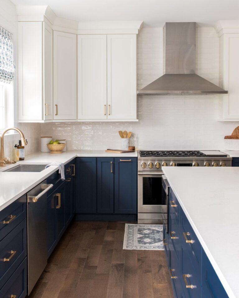 20+ Two-Tone Kitchen Inspiration: Stunning Two-Color Cabinet Ideas