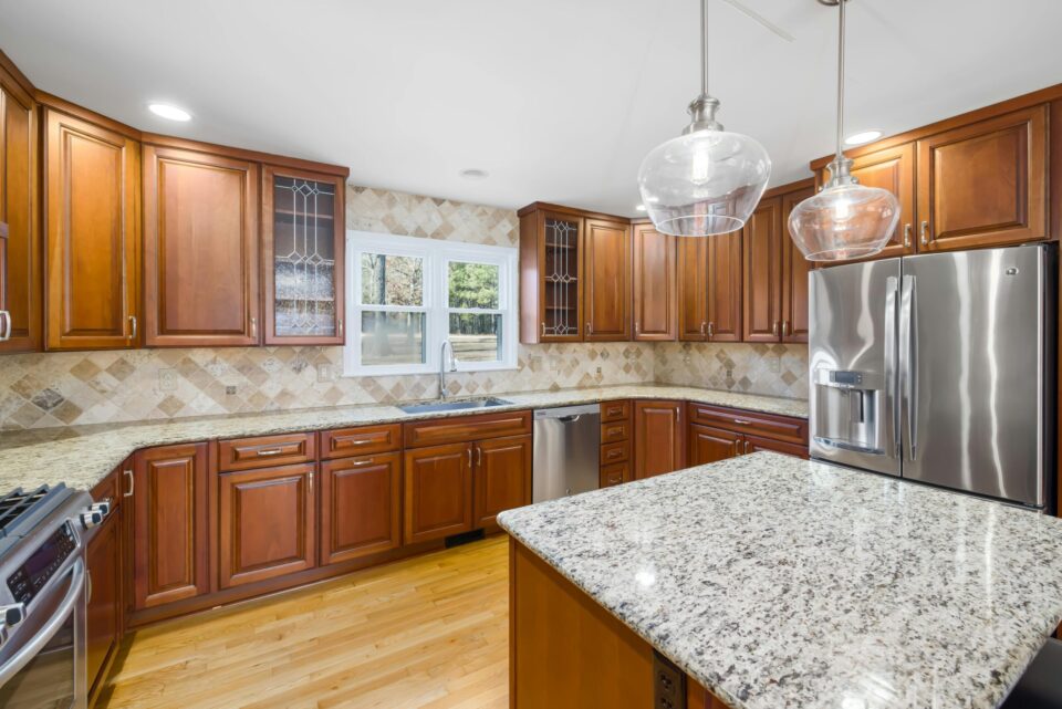 10+ Stunning Honey Oak Kitchen Cabinet Designs